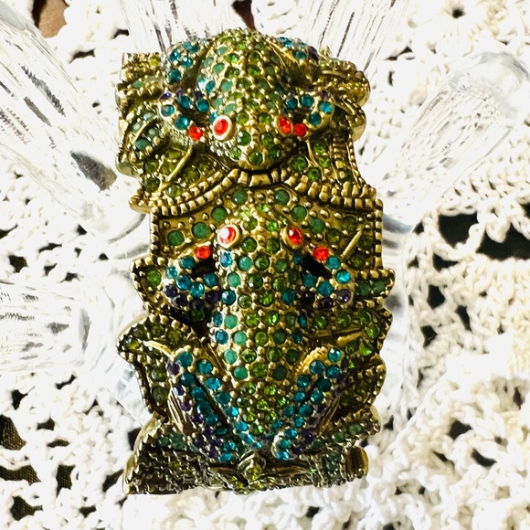 Heidi Daus | Jewelry | Reserved Heidi Daus Kissing Frogs Peek A Boo ...